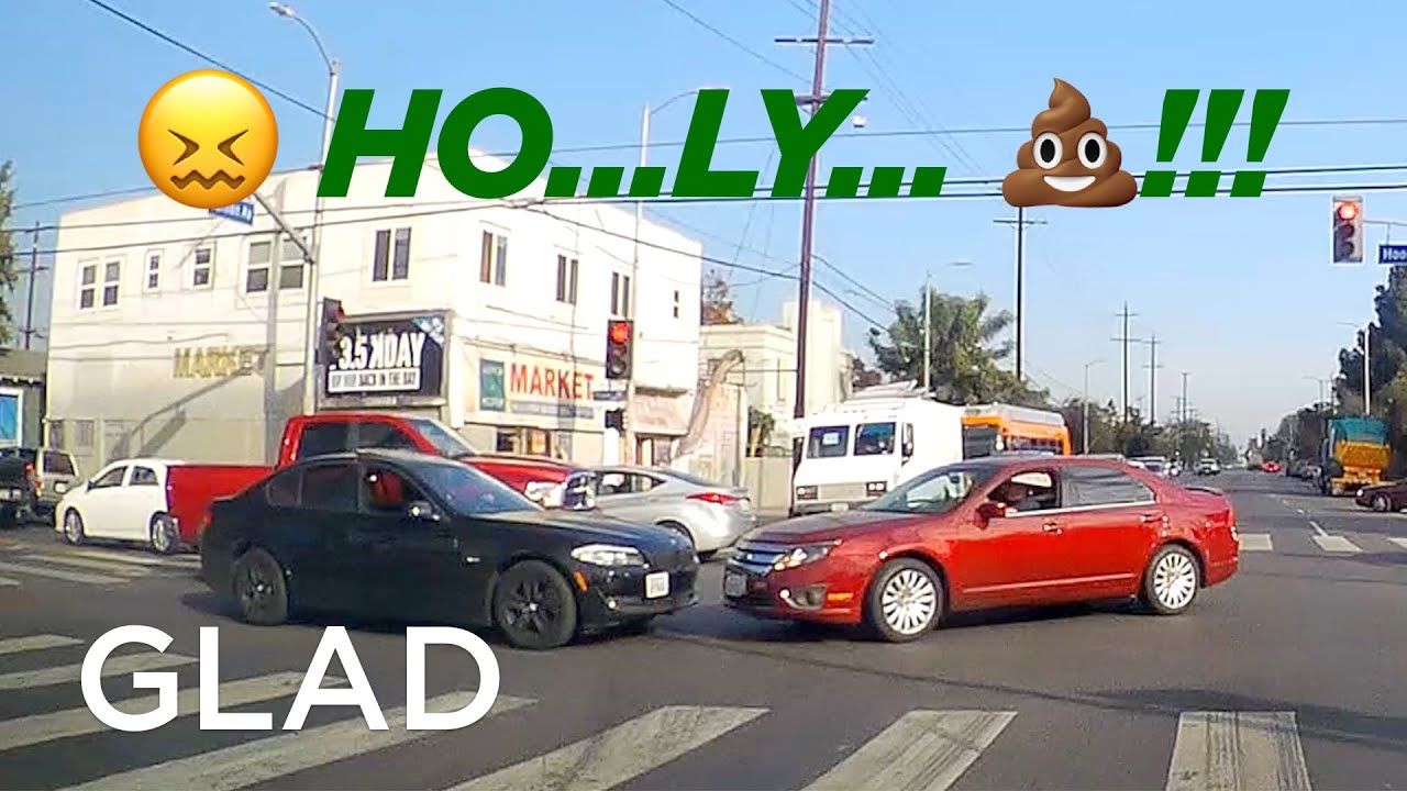Two Cars Nearly Hit Each Other By Inches - YouTube