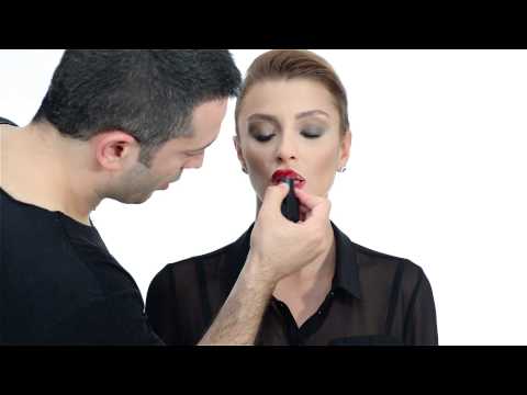 ÖZGE ULUSOY'UN GECE MAKYAJ RUJU HANGİSİ? #makyaj #nars