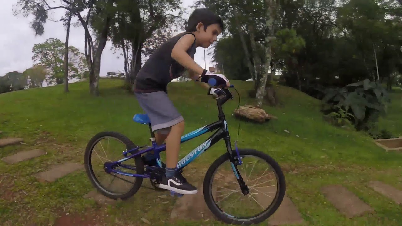 Augusto de bike na Gare, em Passo Fundo! - YouTube
