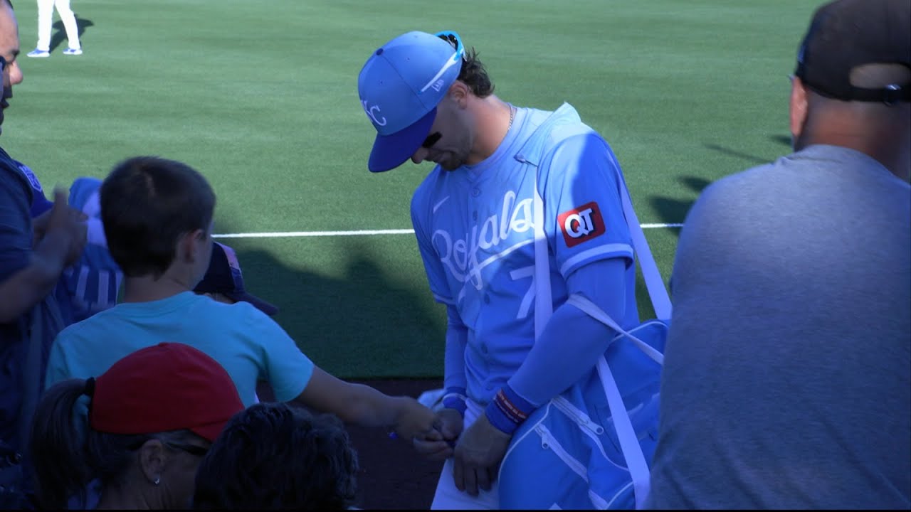 Spring Training Autographs - YouTube