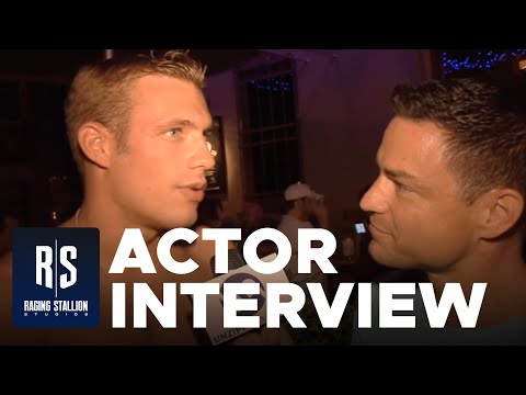 Ryan Raz Unzipped! - YouTube