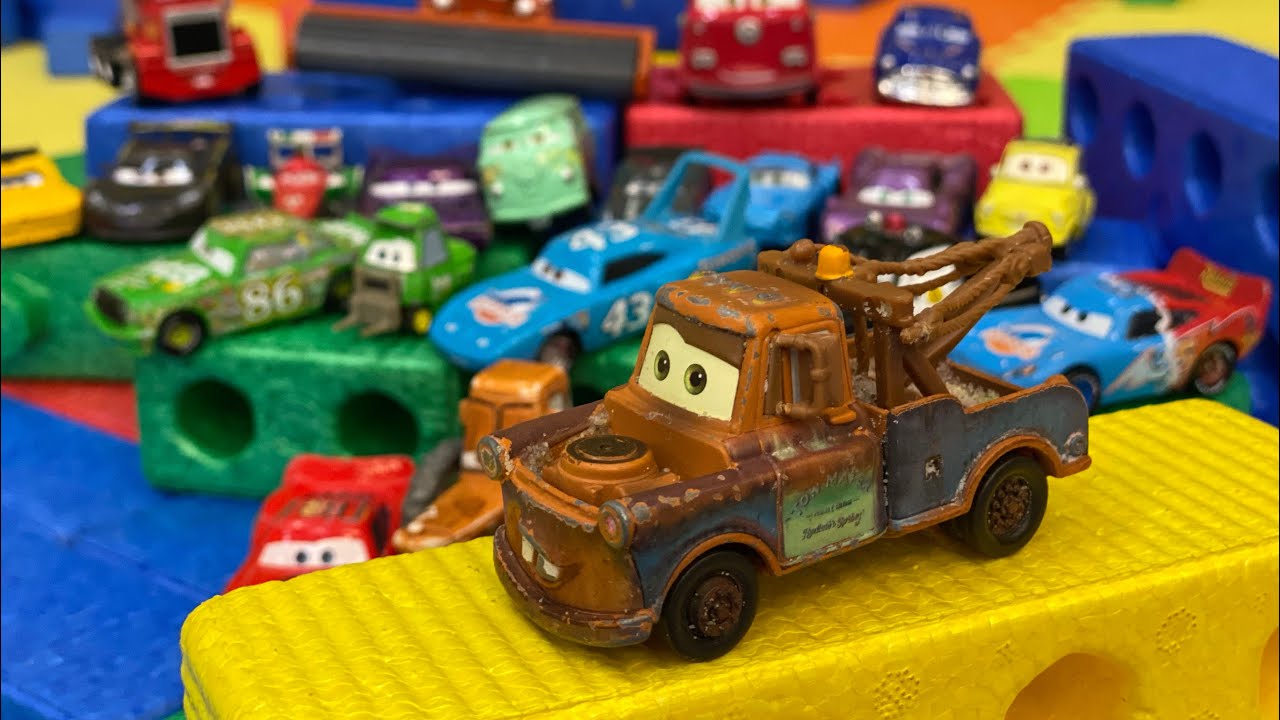 Looking for Disney Pixar Cars, Mack Cars, Lightning Mcqueen, Rayo Mcqueen, Doc Hudson, Tow Mater ...