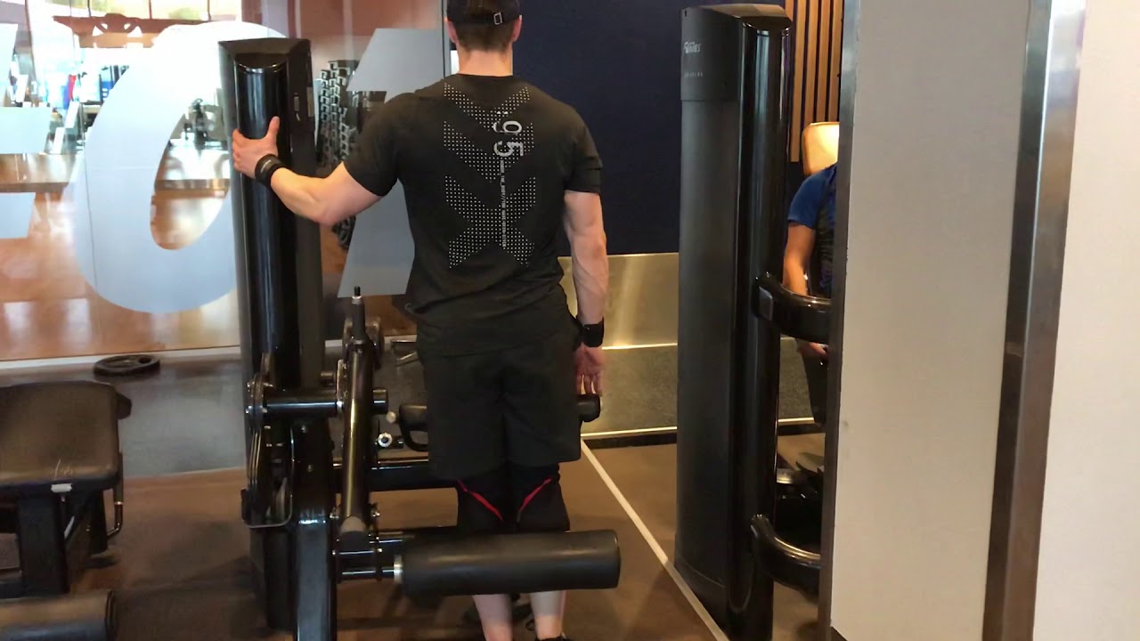 Stående lårcurl i leg.ext maskin - YouTube