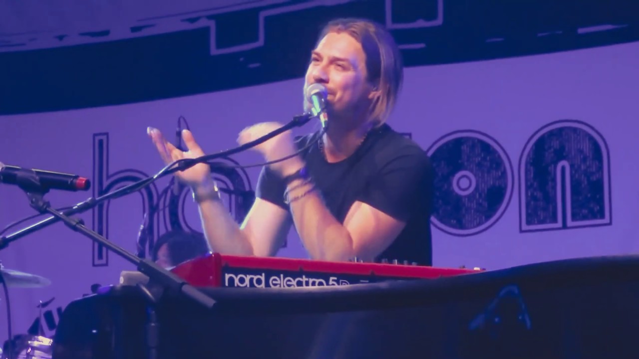 Hanson - "Don't Ever Change" - Wintry Mix - 12.8.2019 - YouTube