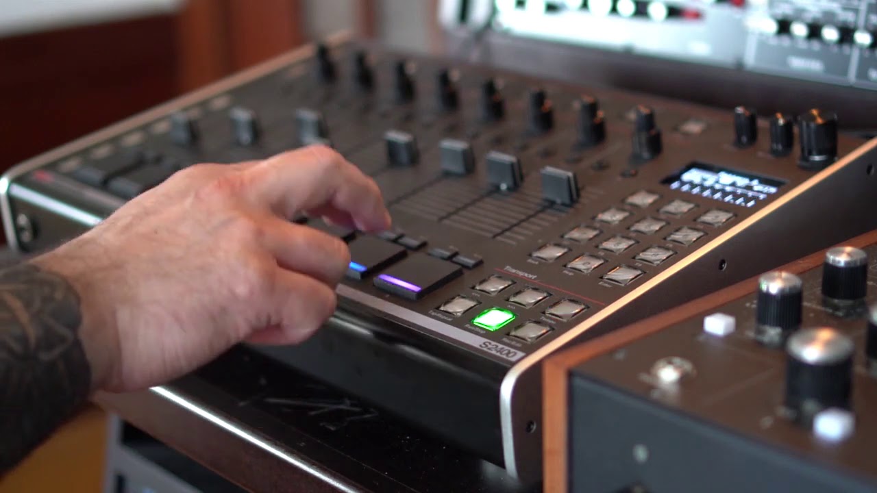 Isla Instruments S2400 Jazz Beat - YouTube