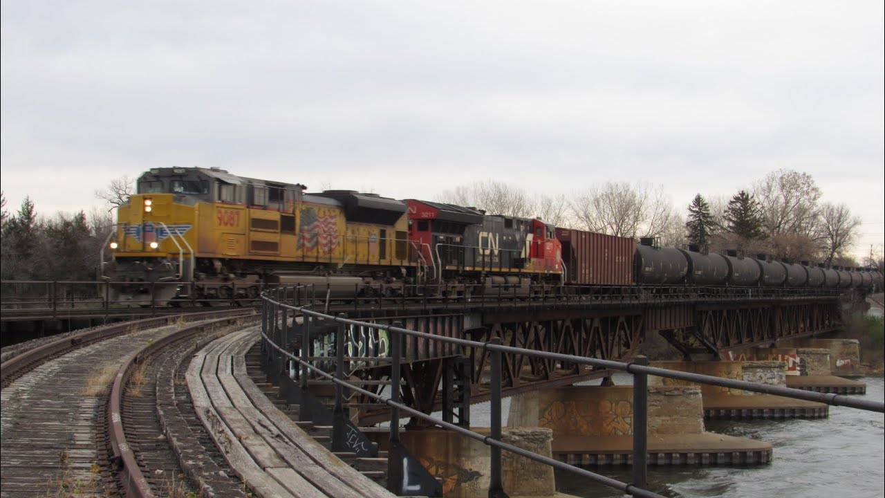 Late Morning Railfanning Around Minneapolis (UP, CN, BNSF SD9, EX SOO ...
