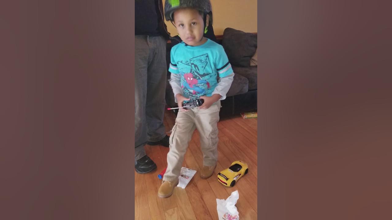 4 Year Old Scared Of His Xmas Gift YouTube 4-year-old-scared-of-his-xmas-gift-youtube