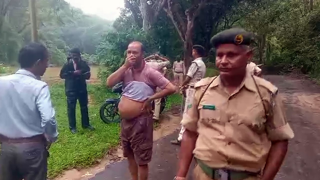 On Friday a thief was found dead and decomposed under the bed. - YouTube
