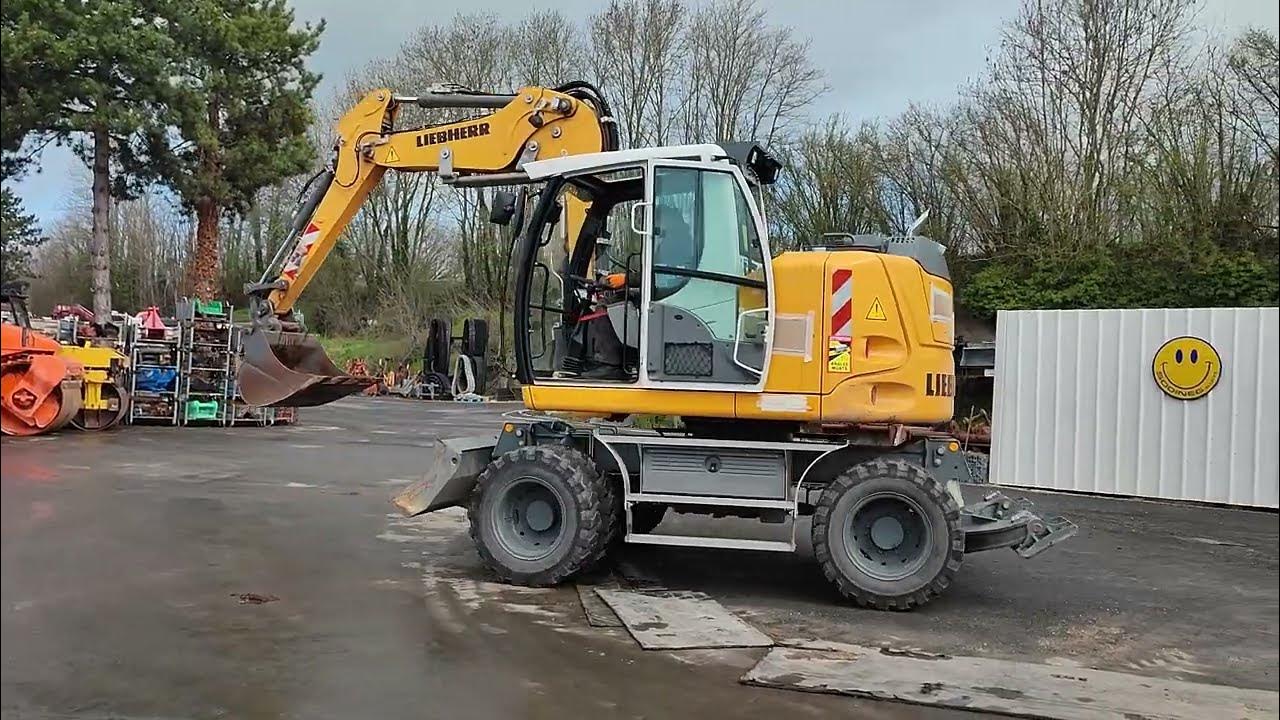 Pelle sur pneus Liebherr A910 Compact - YouTube
