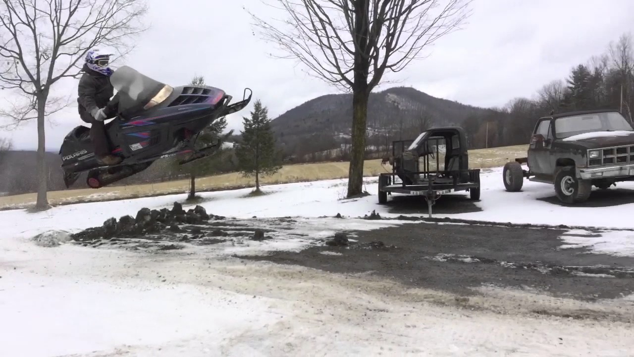 SNOWMOBILE JUMP GONE WRONG FUNNY CRASH - YouTube