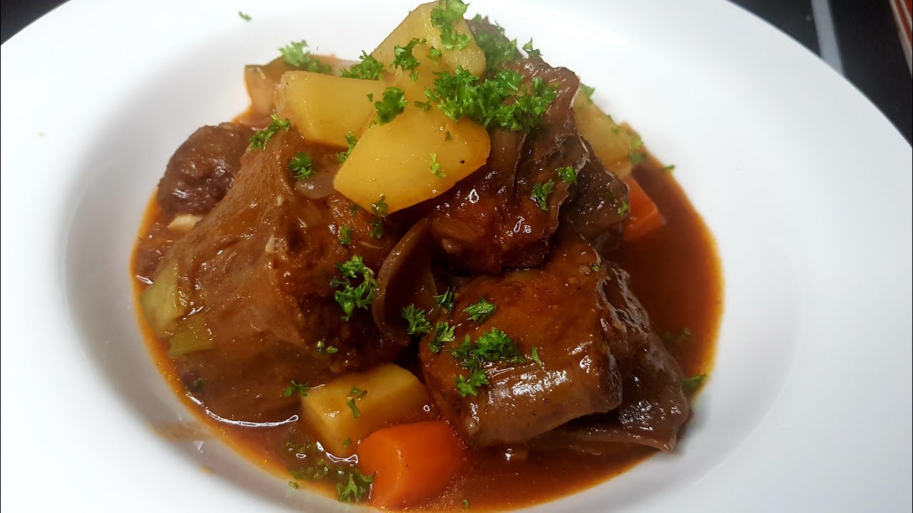 Oxtail Ragout🍴 #oxtailragout #redwinereduction #littlechef # ...