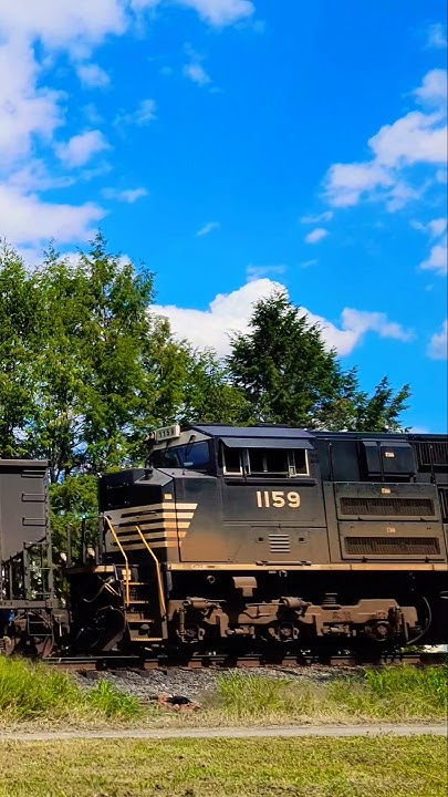 Mid-DPU helpers 1159 and 4330 NS Locomotives - YouTube