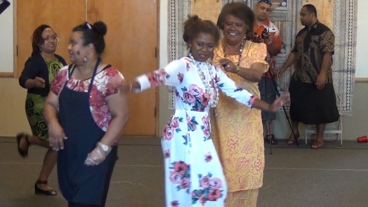 Hawaiian/Samoan Dance - YouTube