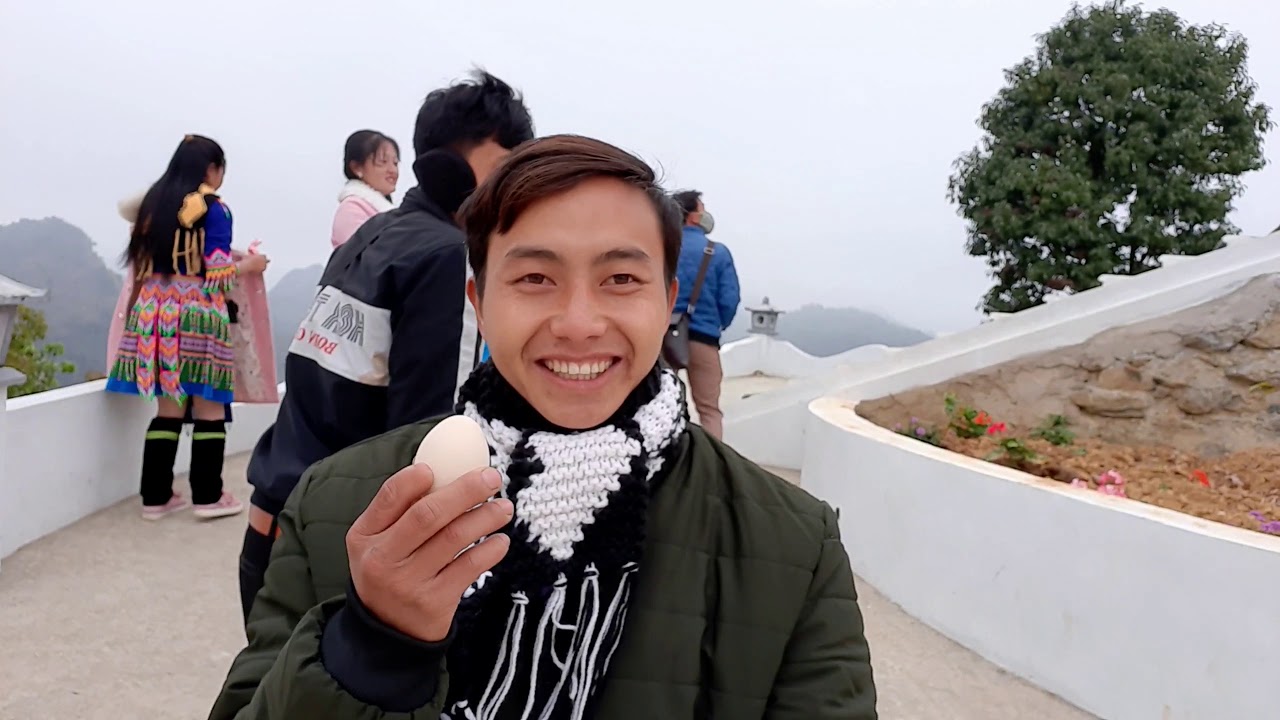 Koob thiab maiv mug ncig txog lub roob siab uas nyob rau lai chau nawj ...