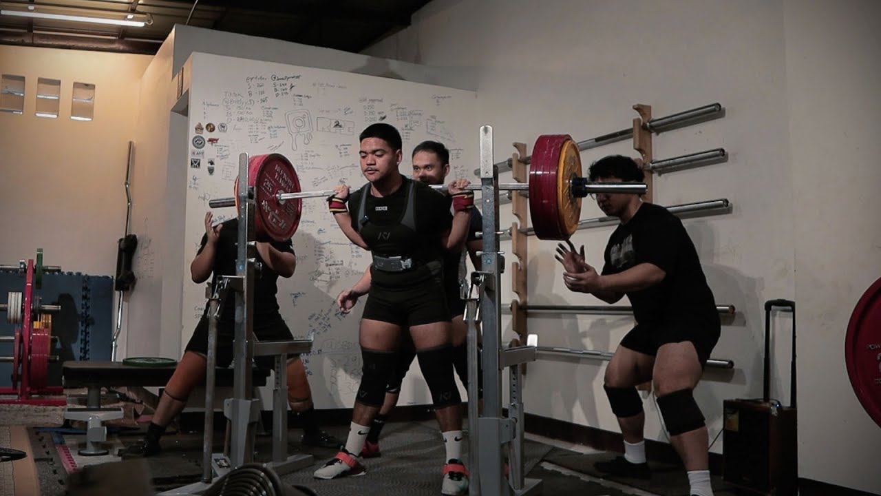 TEAM SQUAT SESSION | Powerlifting Meet Prep Episode 4 - YouTube