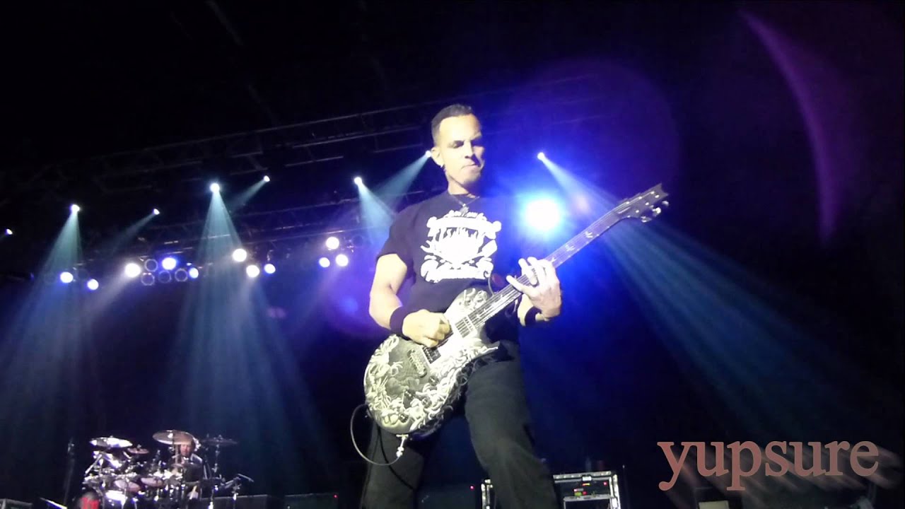 Alter Bridge Addicted to Pain Live HD - YouTube