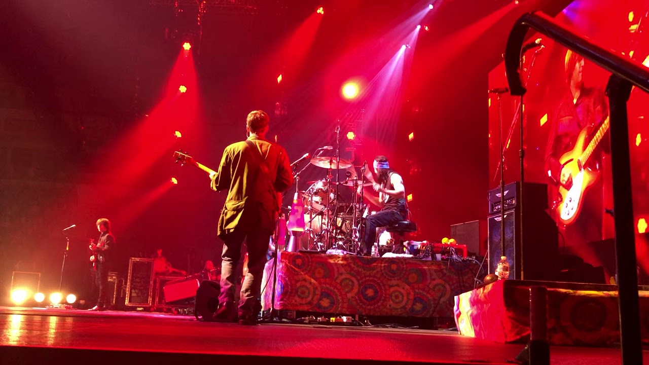 John Mader drum solo with John Fogerty in Victoria BC. Song: Keep On ...