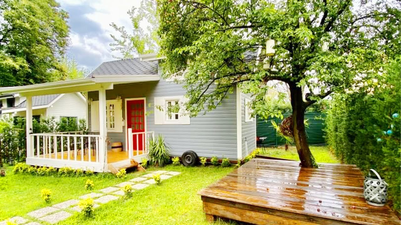 Beautiful The Classic Tiny House with Red Door | Lovely Tiny House ...