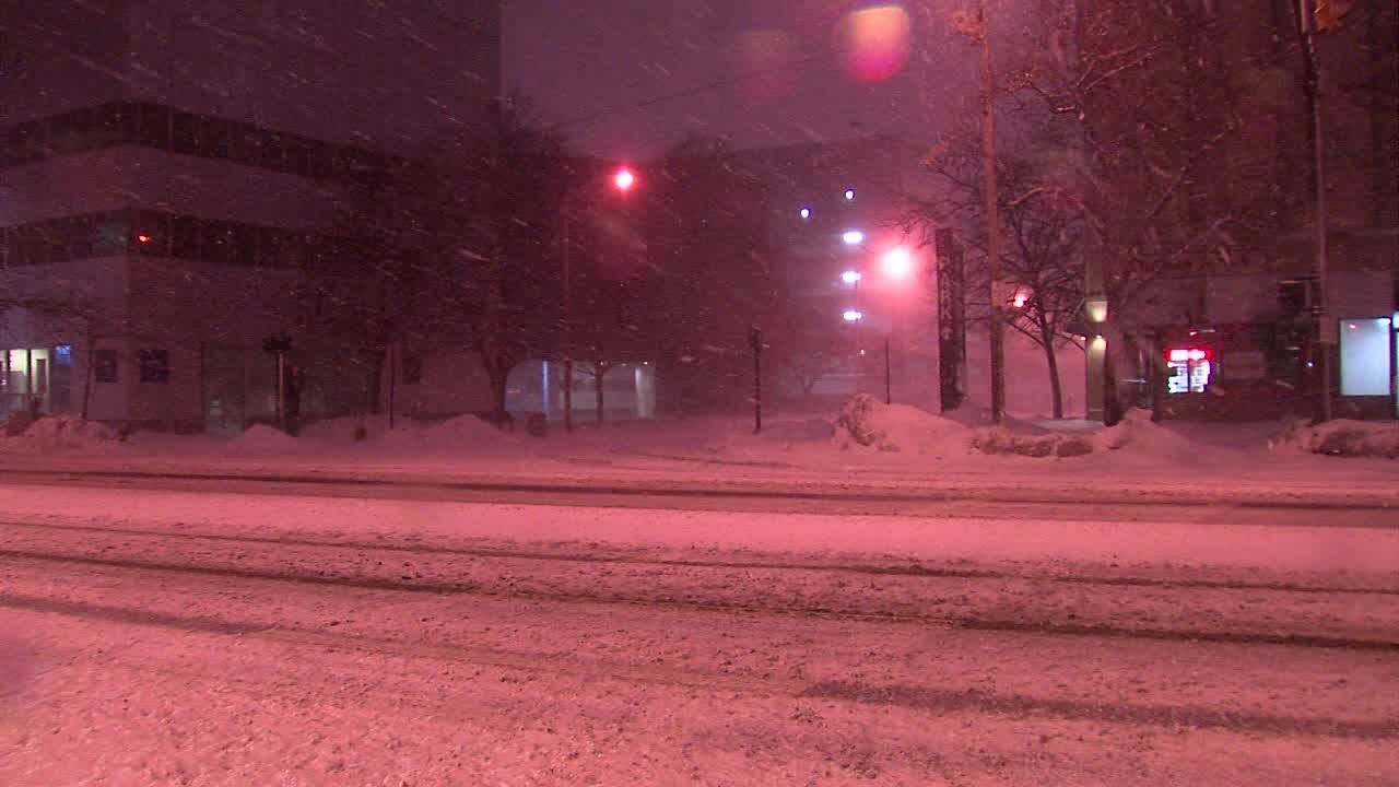 Raw: Downtown Cleveland snow - YouTube