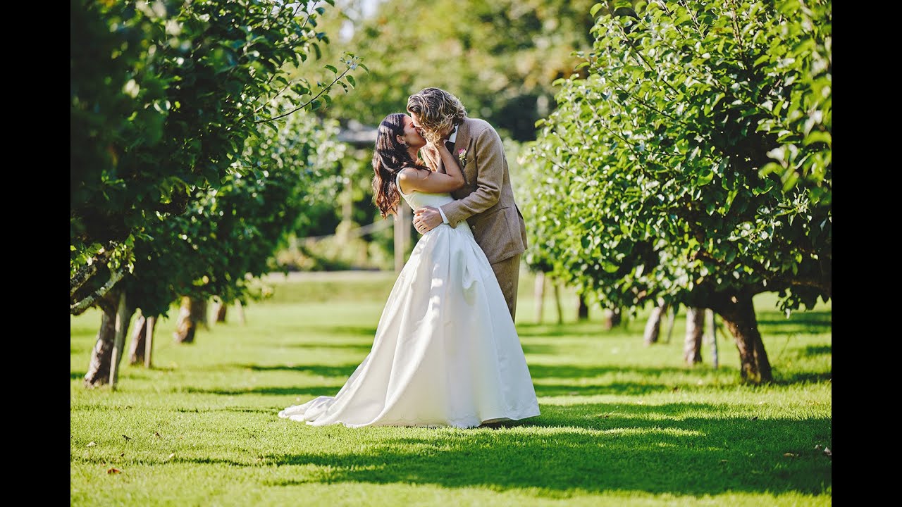 Richard & Tina Highlight Wedding Film - YouTube