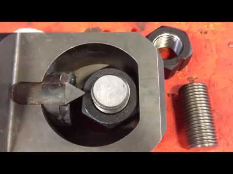 How a double acting, hydraulic nut splitter works - YouTube