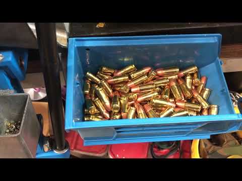 Loading 9mm Luger on a Dillon 550 - YouTube