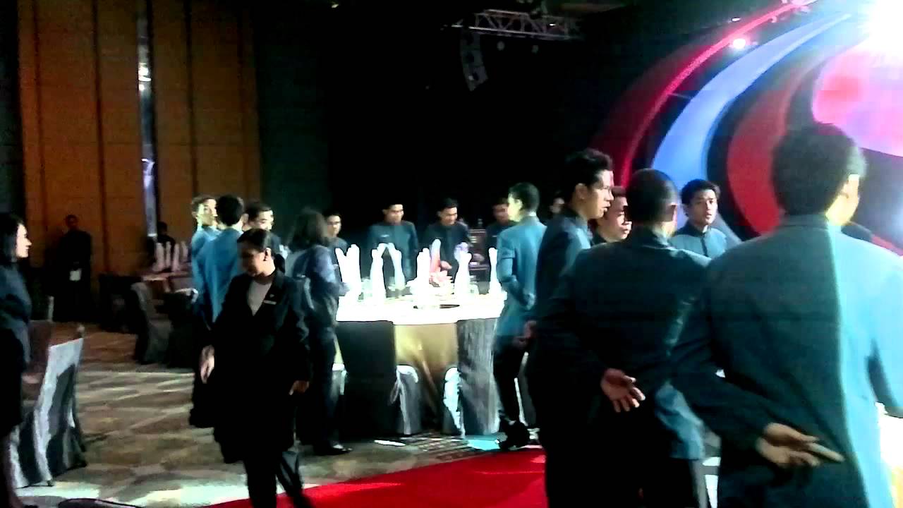 Marriott Manila Waiter's Parade 2011 Rehearsal - YouTube
