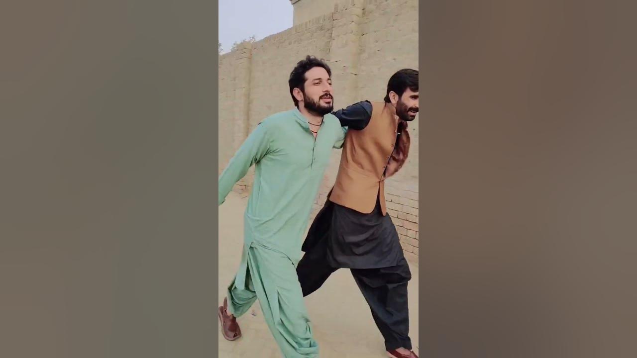 Akhrot Bhai Ne English Me Bat Ki To Huzzi Bhai Pareshan Ho Gae akhrot-bhai-ne-english-me-bat-ki-to-huzzi-bhai-pareshan-ho-gae