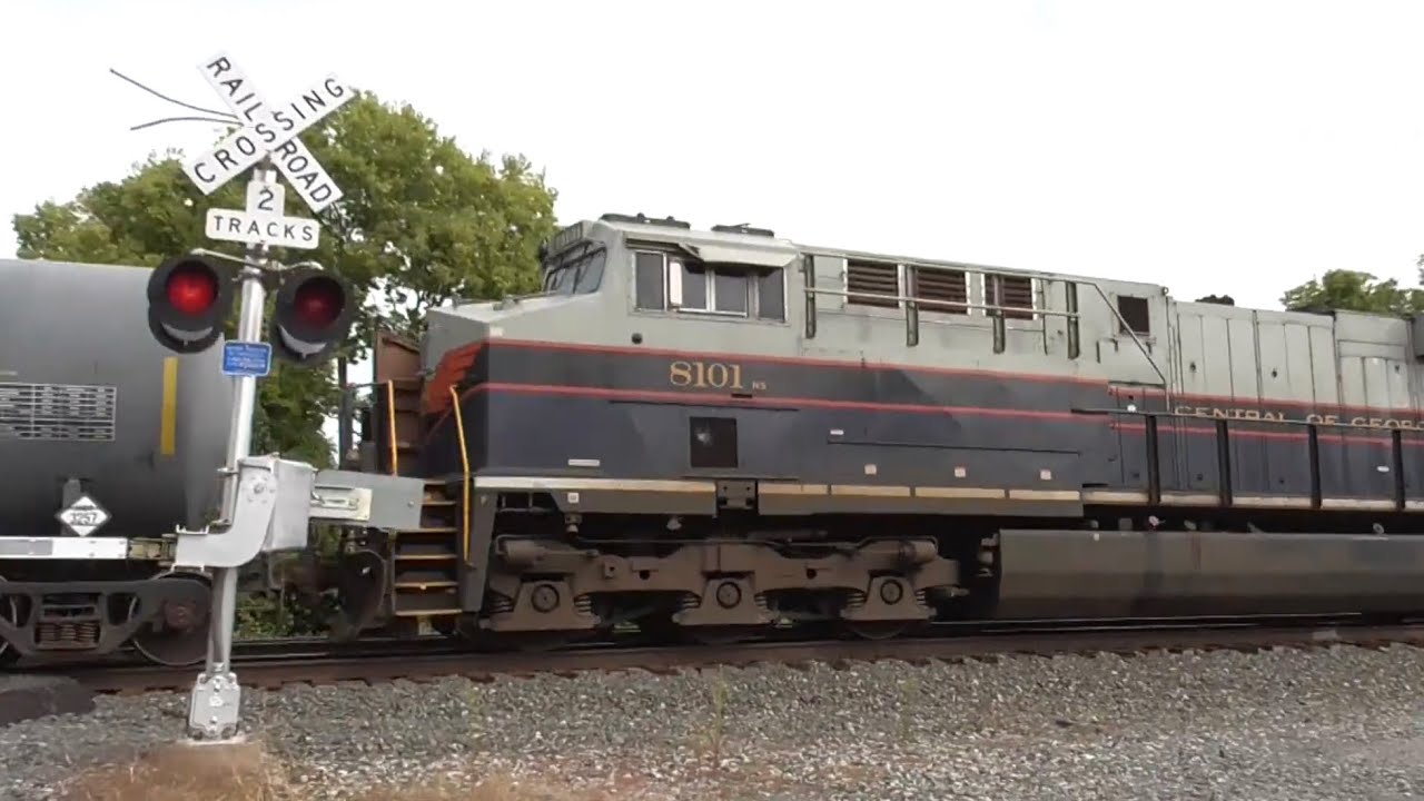 UP 7014 East with (Central of Georgia) trailing - Sandusky, OH - 9/15/22 - YouTube
