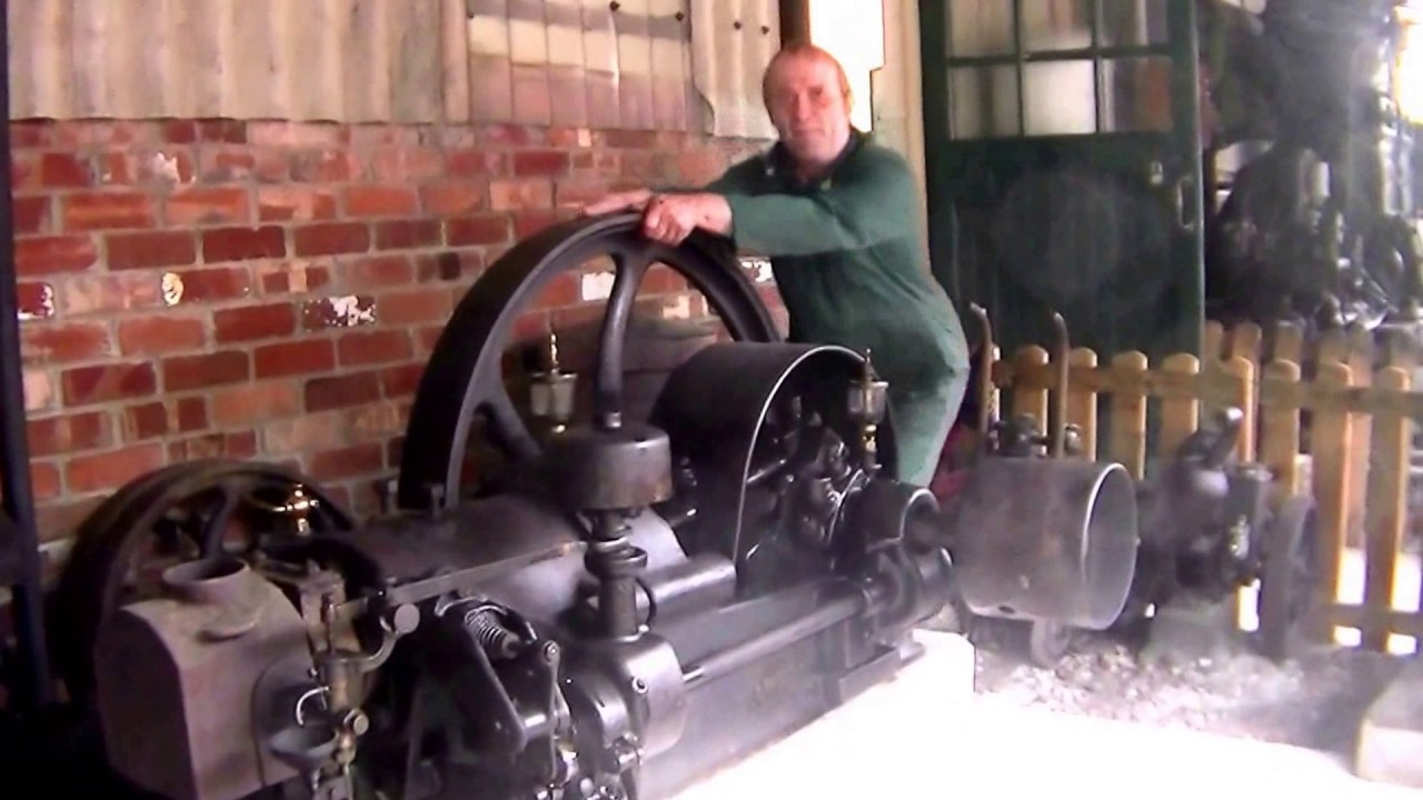 Hornsby, 1917 Hot Bulb, Paraffin Engine. - YouTube