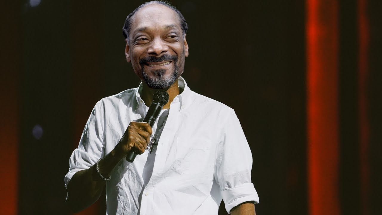 Snoop Dogg does Stand Up Comedy - YouTube