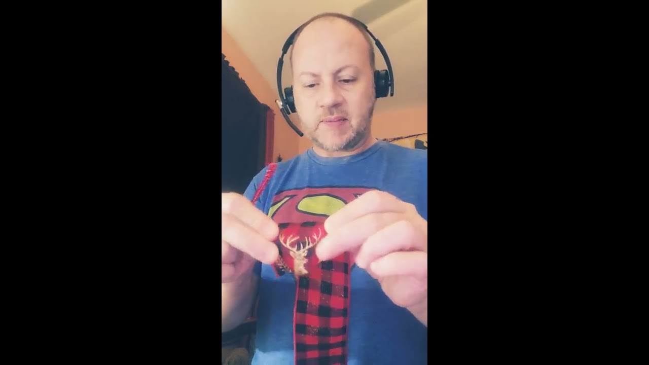 How to make bow using pipe cleaner - YouTube