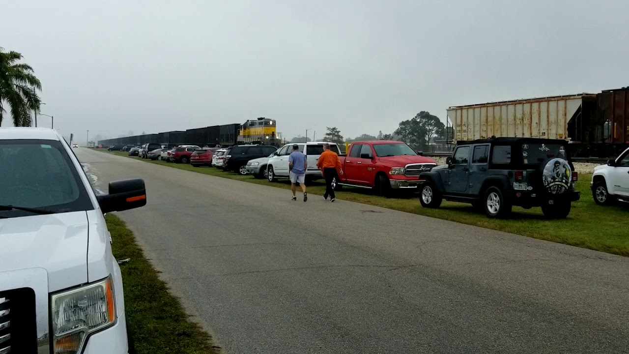 SCFE Sugar Cane Train meets U.S. Sugar Express Santa Train at Clewiston ...