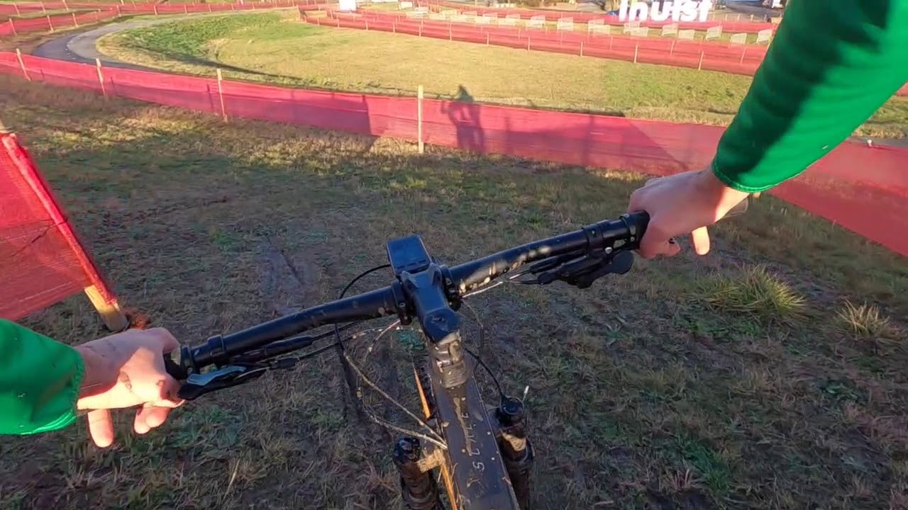 rondjes draaien op UCI cyclo cross world cup HULST The Netherlands 2021 ...