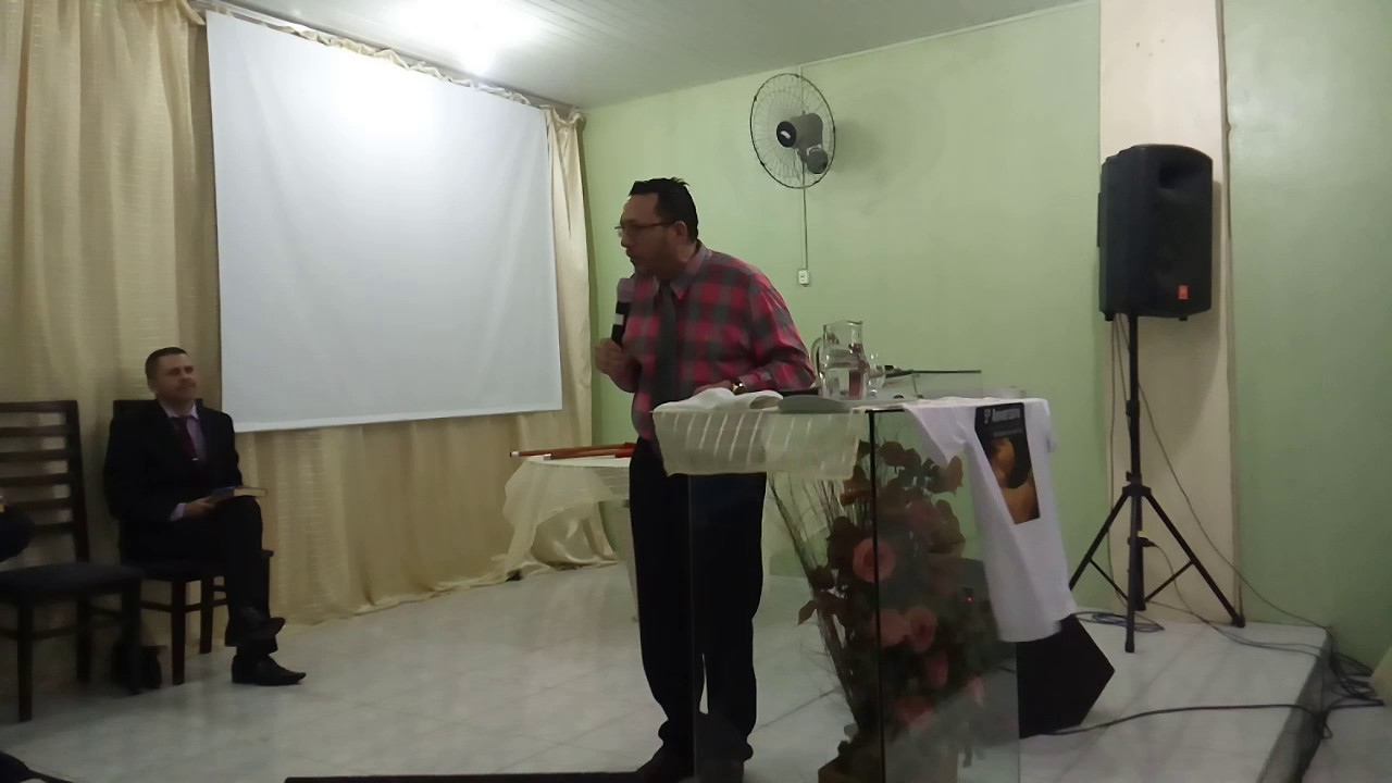 Pr.Edson ministrando na 1º noite da nossa festa de 5° anos.07.07.2017 ...