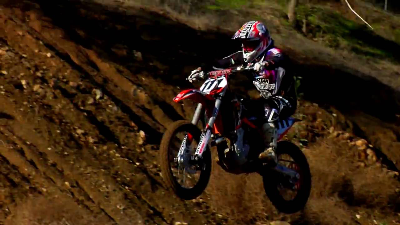 KTM rider Michael Sleeter gets ready 2010 Supercross - YouTube