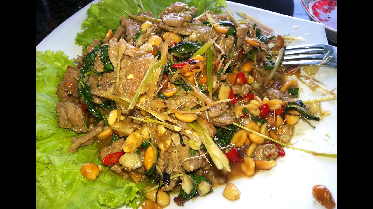 Asian Street Food - Late Lunch With Hot Stir-Fried Beef & Squid - YouTube