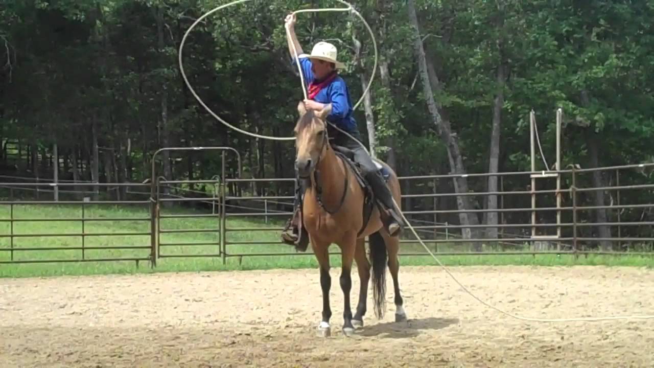 Trick roping on Horseback (starting the wedding ring) - YouTube