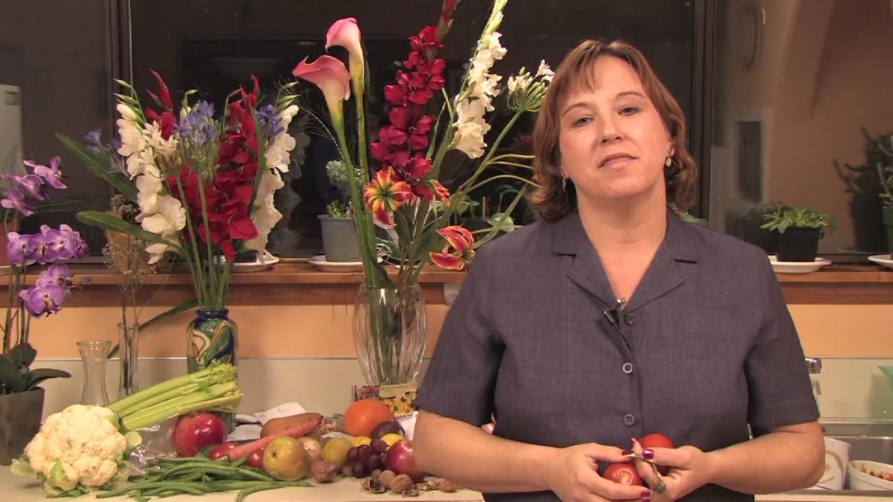 Gardening: Pruning : How to Prune Patio Tomatoes - YouTube