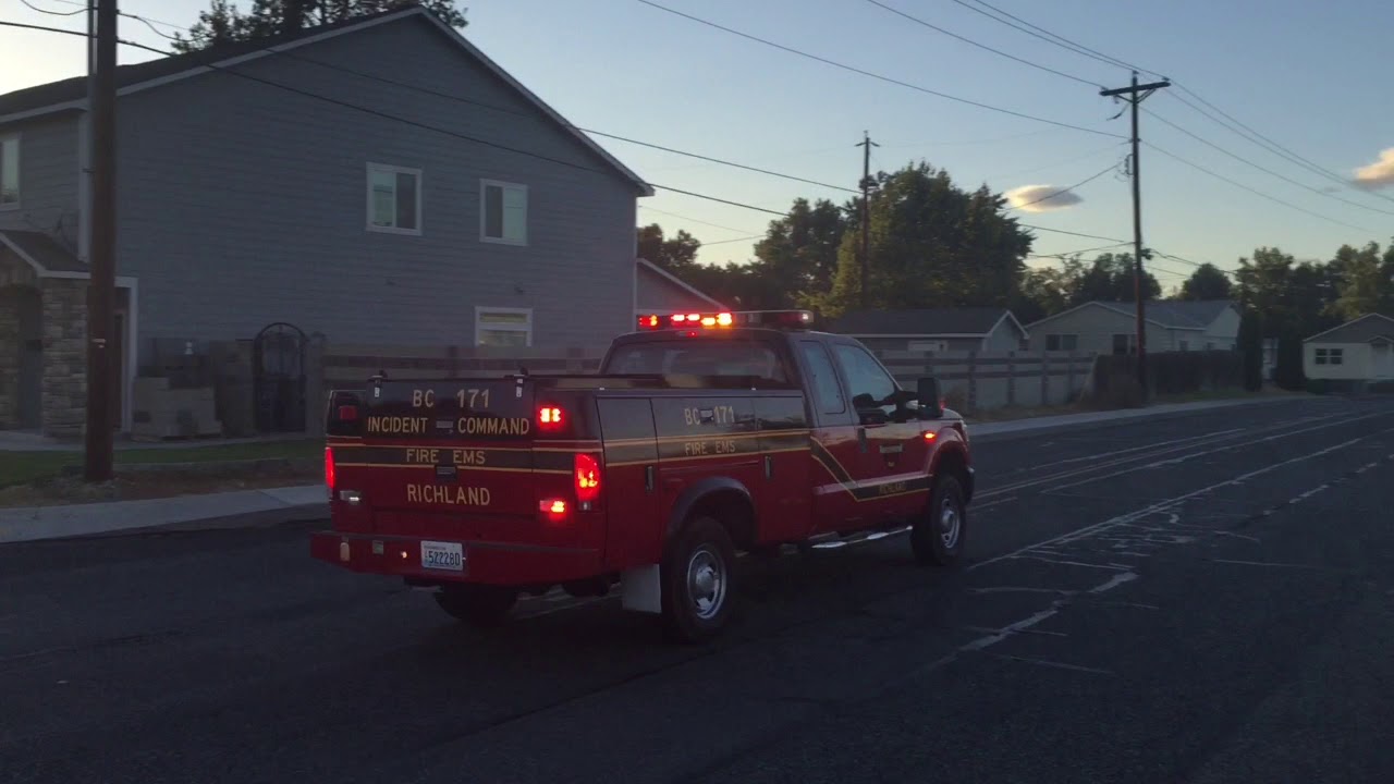 Richland Fire Engine 1711 & BC 171 Responding - YouTube