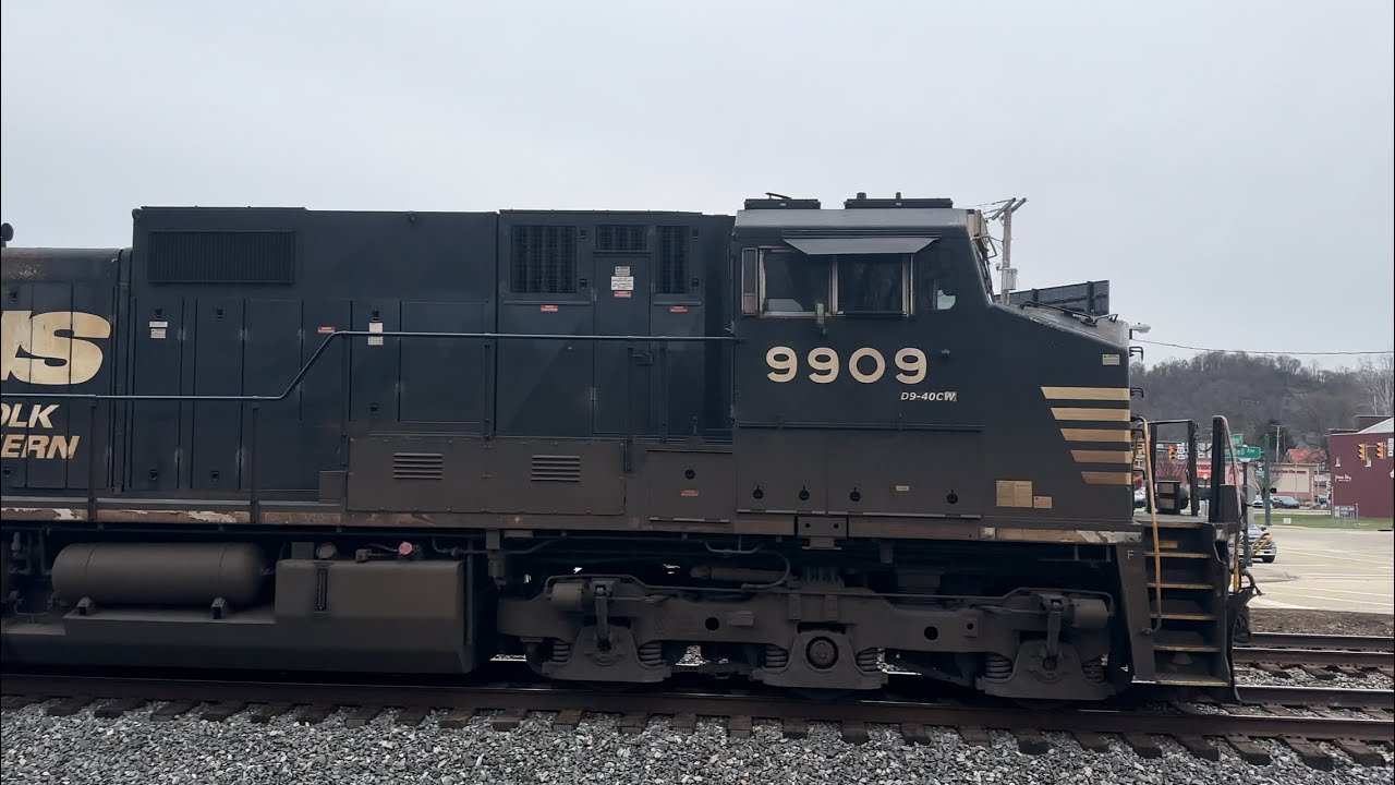 East bound empty coal train NS 9909 (D9-40CW) leads - YouTube