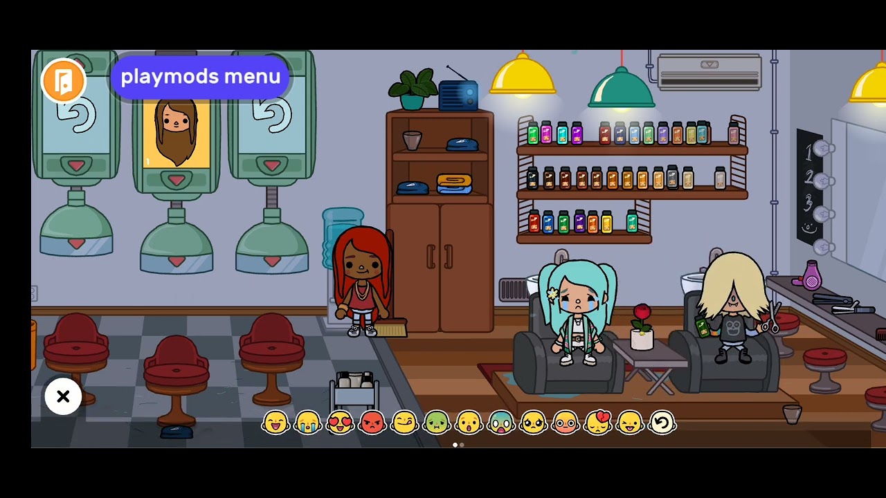 сумошедший🔪 хочет покрасить мои прекрасные волосы😱😱/тока бока/toca life ...