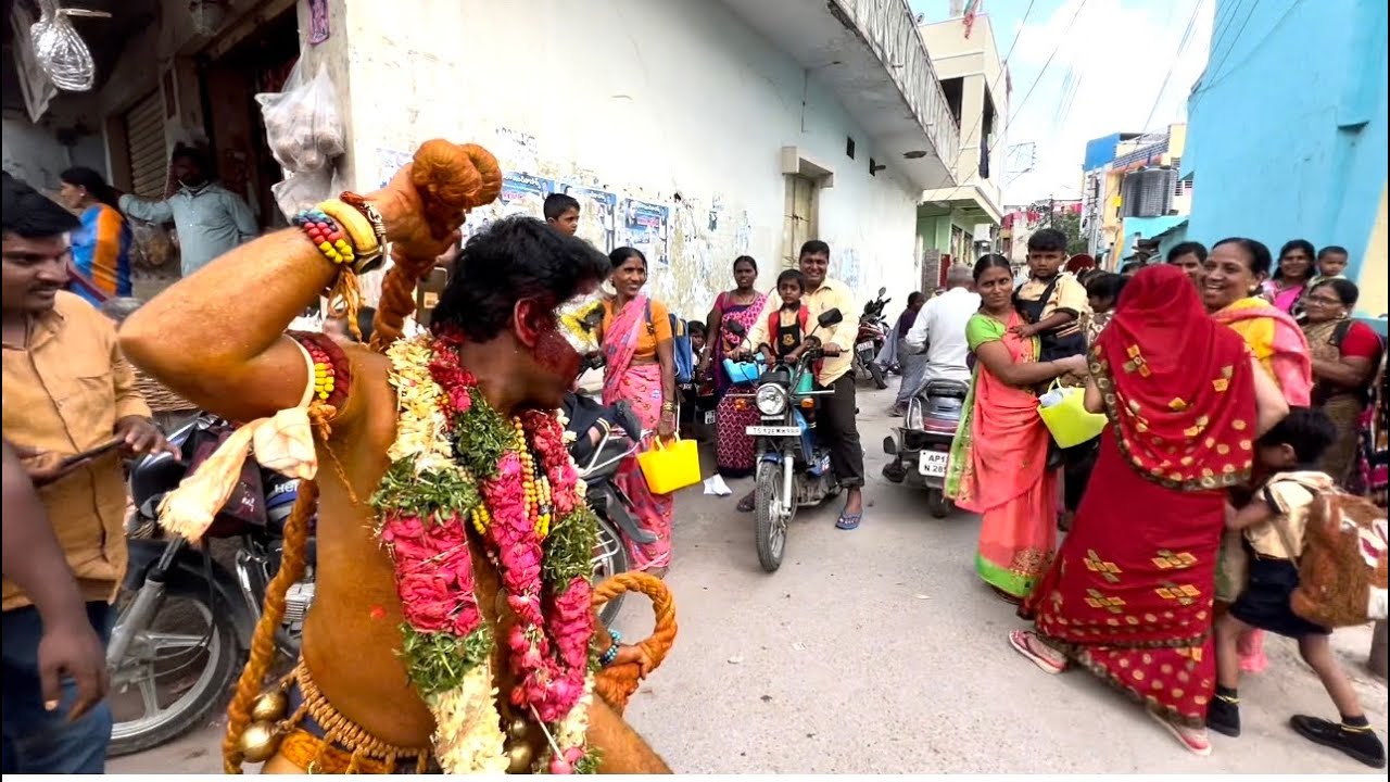 Pothuraju entry at Old City Bonalu 2022 | Potharaju Dance | Vijay ...