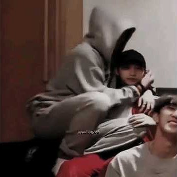 hyunjin likes to hug felix #hyunlix - YouTube
