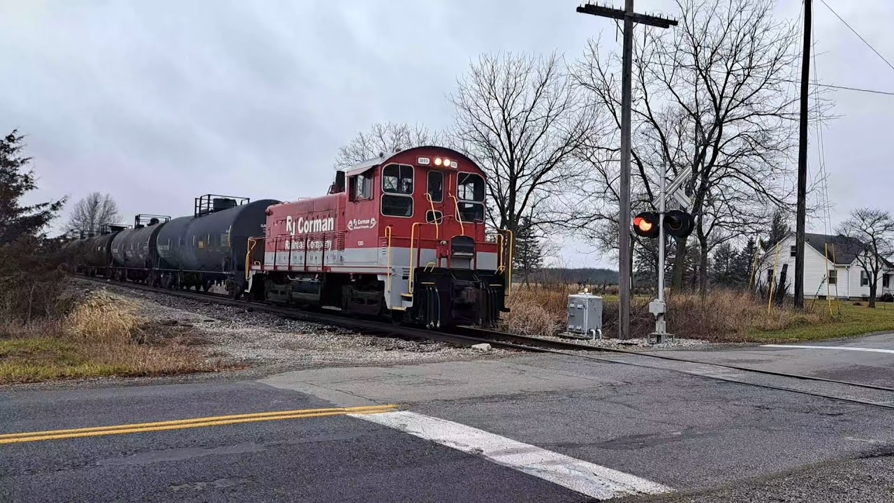 RJC 1203 with tank cars heading east out of Spencerville Ohio at South Defiance Road. - YouTube
