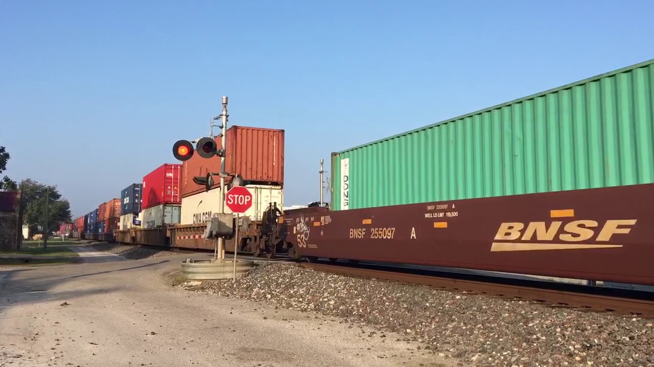 UP 7478 leads autorack/stack train, Richmond, TX - YouTube