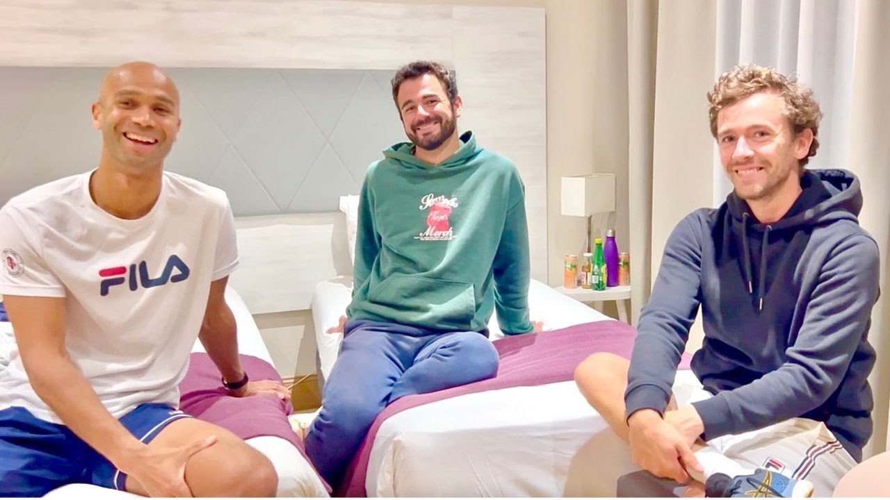 À l'hôtel des joueurs avec les Français Doumbia - Reboul (RG24) - YouTube