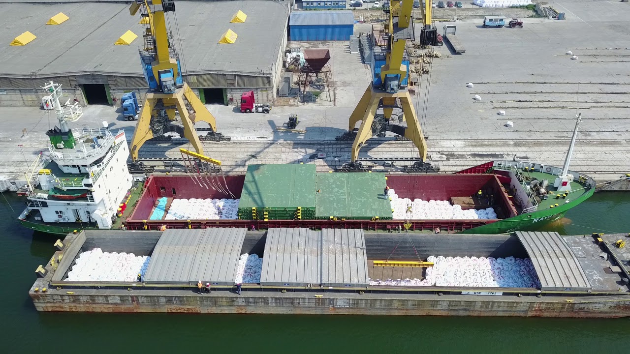 Direct transshipment of bagged cargo, berth 40 UMEX Terminal - YouTube