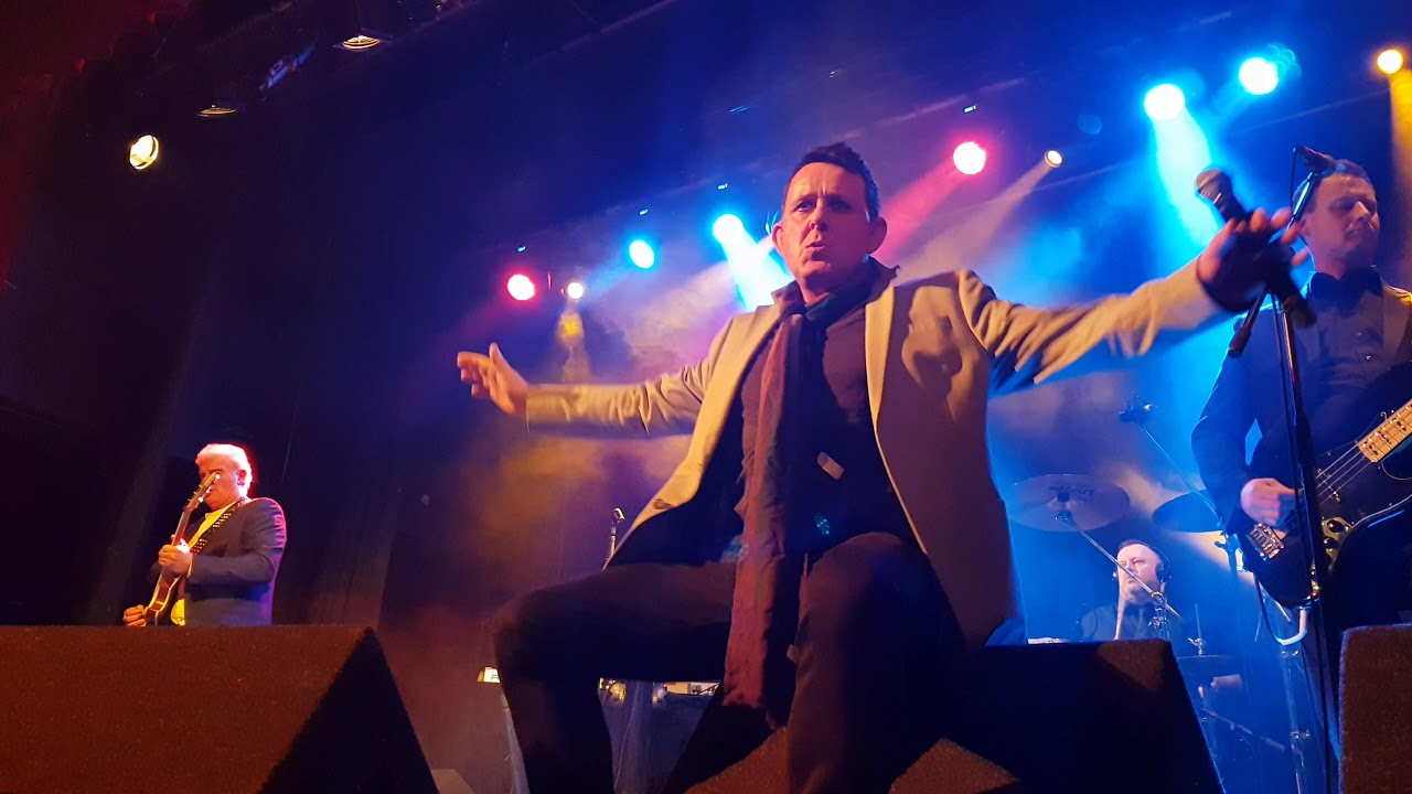 SIMPLE MINDED - Larbert Dobbie Hall 15th December 2017 - Love Song ...