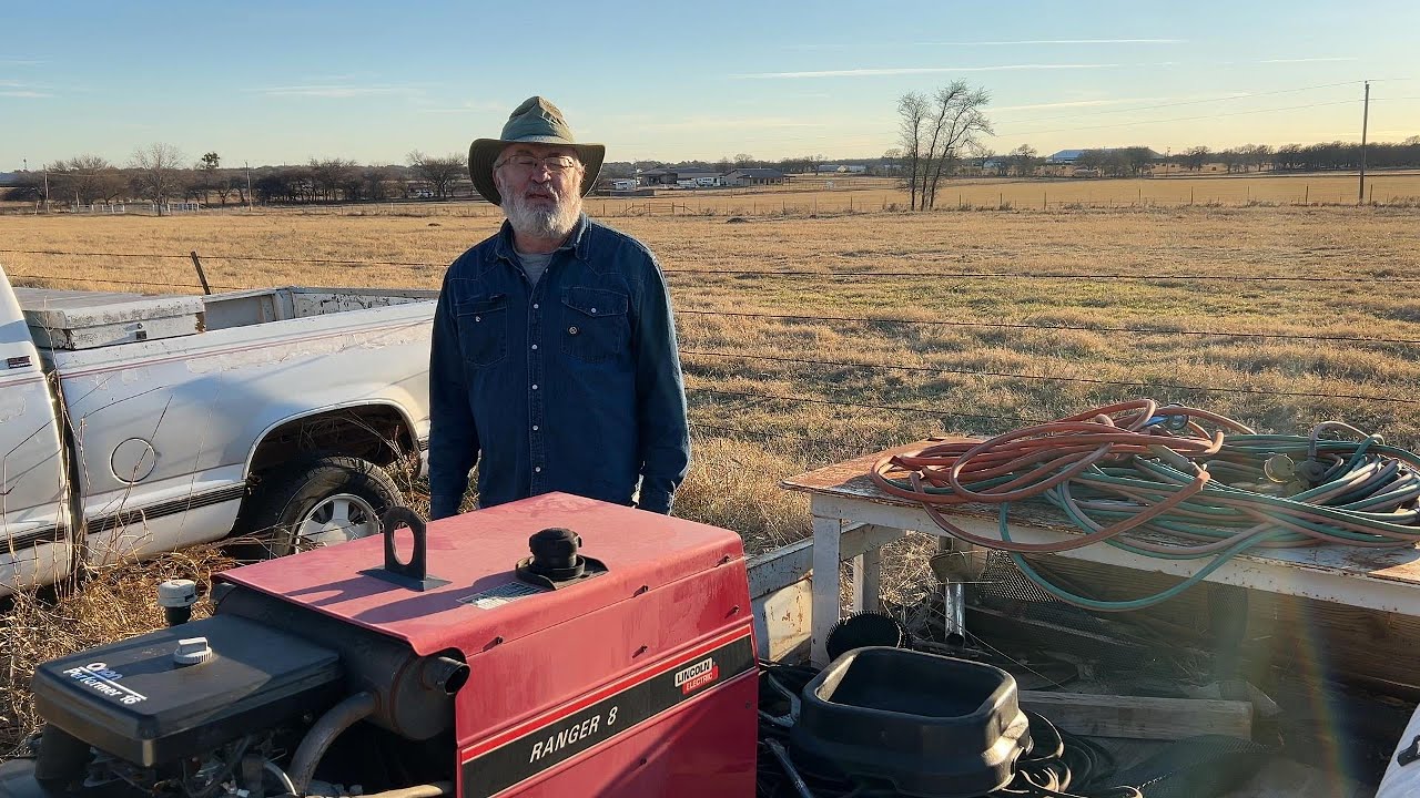 Lincoln Ranger 8 with Onan Performer 16 Carburetor Clean - YouTube